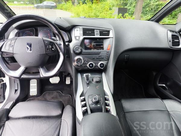 Citroen DS 2013 Rīga vietnē Balts Citroen DS 2013 Rīga, ar dzinēja tilpumu 2.00 L un nobraukumu 0 tūkst. km par 4500 €, foto 5 vietnē AUTOMOTO.COM.LV