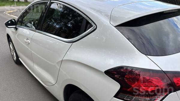 White Citroen DS 2014 in Daugavpils, with an engine capacity of 1.60 L and mileage of 123 thousand km for 8880 €, photo 1 on AUTOMOTO.COM.LV