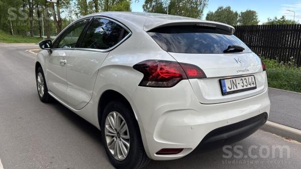 White Citroen DS 2014 in Daugavpils, with an engine capacity of 1.60 L and mileage of 123 thousand km for 8880 €, photo 2 on AUTOMOTO.COM.LV