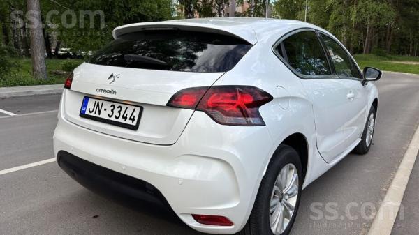 White Citroen DS 2014 in Daugavpils, with an engine capacity of 1.60 L and mileage of 123 thousand km for 8880 €, photo 3 on AUTOMOTO.COM.LV