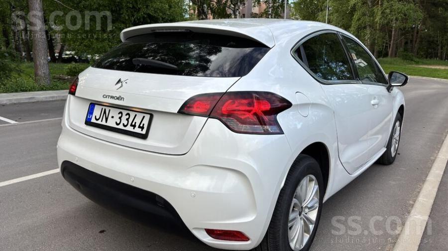 White Citroen DS 2014 in Daugavpils, with an engine capacity of 1.60 L and mileage of 123 thousand km for 8880 €, photo 4 on AUTOMOTO.COM.LV
