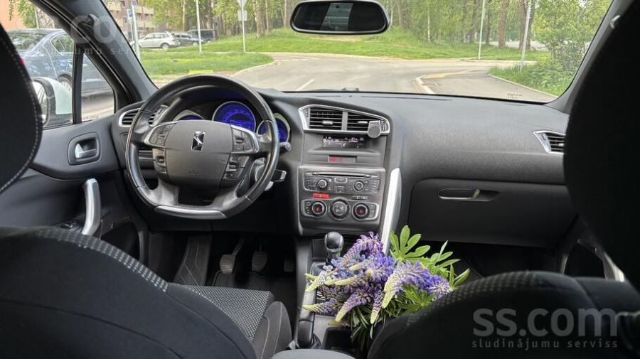 White Citroen DS 2014 in Daugavpils, with an engine capacity of 1.60 L and mileage of 123 thousand km for 8880 €, photo 5 on AUTOMOTO.COM.LV