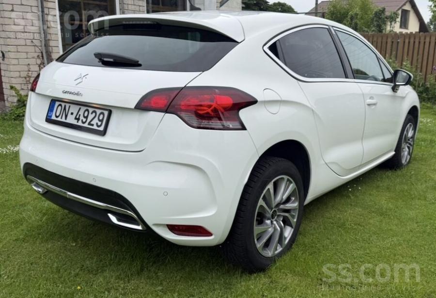 Balts Citroen DS 2014 Rīga, ar dzinēja tilpumu 2.00 L un nobraukumu 176 tūkst. km par 6150 €, foto 5 vietnē AUTOMOTO.COM.LV