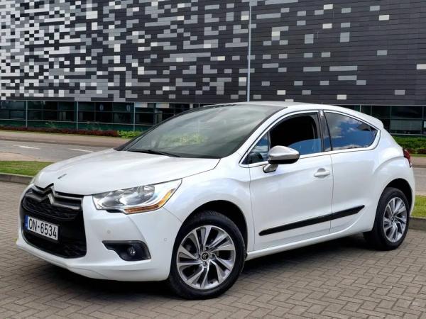 White Citroen DS 2014 in Jelgava, with an engine capacity of 1.60 L and mileage of 204 thousand km for 5990 €, photo 2 on AUTOMOTO.COM.LV