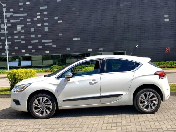 White Citroen DS 2014 in Jelgava, with an engine capacity of 1.60 L and mileage of 204 thousand km for 5990 €, photo 7 on AUTOMOTO.COM.LV