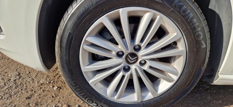 Balts Citroen DS 2014 Rīga, ar dzinēja tilpumu 1.60 L un nobraukumu 178 tūkst. km par 6950 €, foto 12 vietnē AUTOMOTO.COM.LV