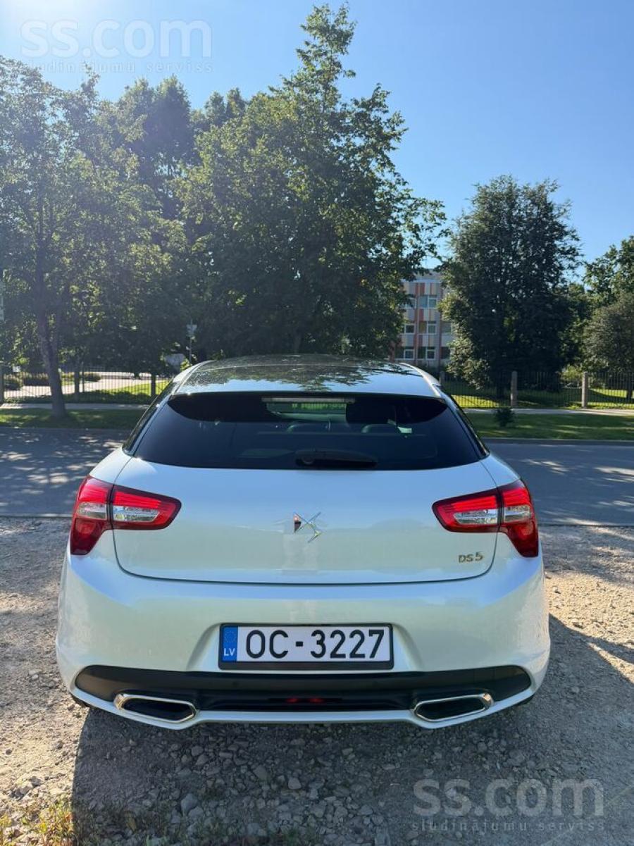Balts Citroen DS 2017 Rīga, ar dzinēja tilpumu 1.60 L un nobraukumu 155 tūkst. km par 10000 €, foto 5 vietnē AUTOMOTO.COM.LV