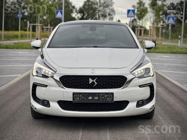 Citroen DS 2017 in Jelgava on AUTOMOTO.COM.LV White Citroen DS 2017 in Jelgava, with an engine capacity of 2.00 L and mileage of 165 thousand km for 9300 €, photo 3 on AUTOMOTO.COM.LV