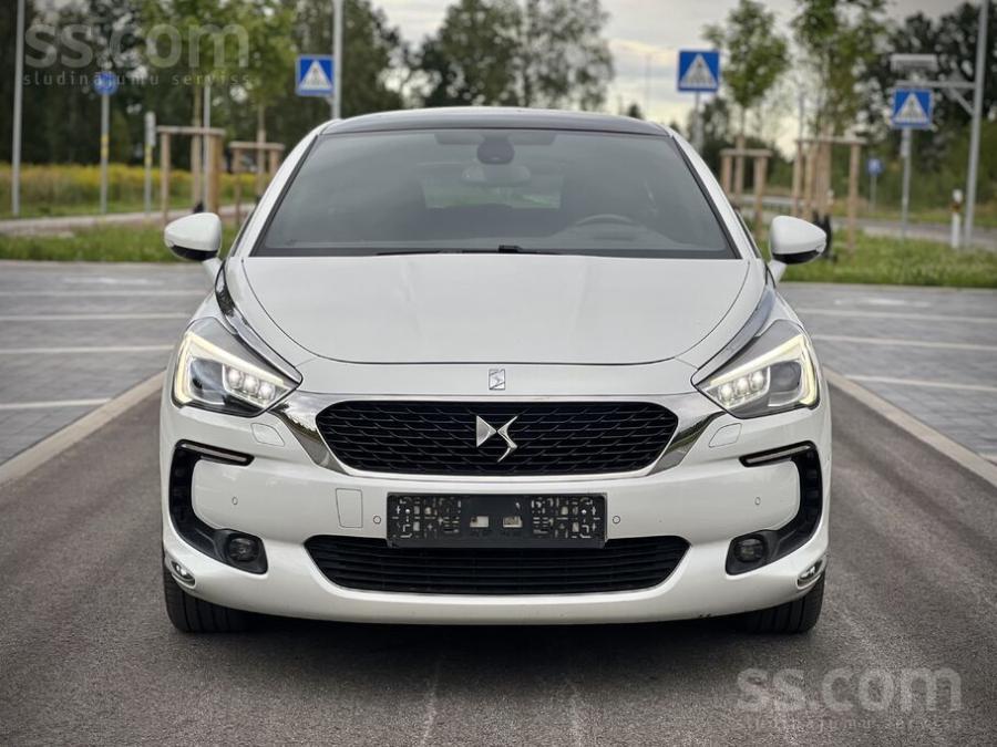 White Citroen DS 2017 in Jelgava, with an engine capacity of 2.00 L and mileage of 165 thousand km for 9300 €, photo 3 on AUTOMOTO.COM.LV