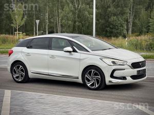 White Citroen DS 2017 in Jelgava, with an engine capacity of 2.00 L and mileage of 165 thousand km for 9300 €, photo 4 on AUTOMOTO.COM.LV
