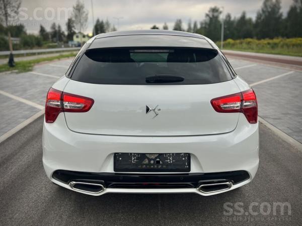 Citroen DS 2017 in Jelgava on AUTOMOTO.COM.LV White Citroen DS 2017 in Jelgava, with an engine capacity of 2.00 L and mileage of 165 thousand km for 9300 €, photo 6 on AUTOMOTO.COM.LV