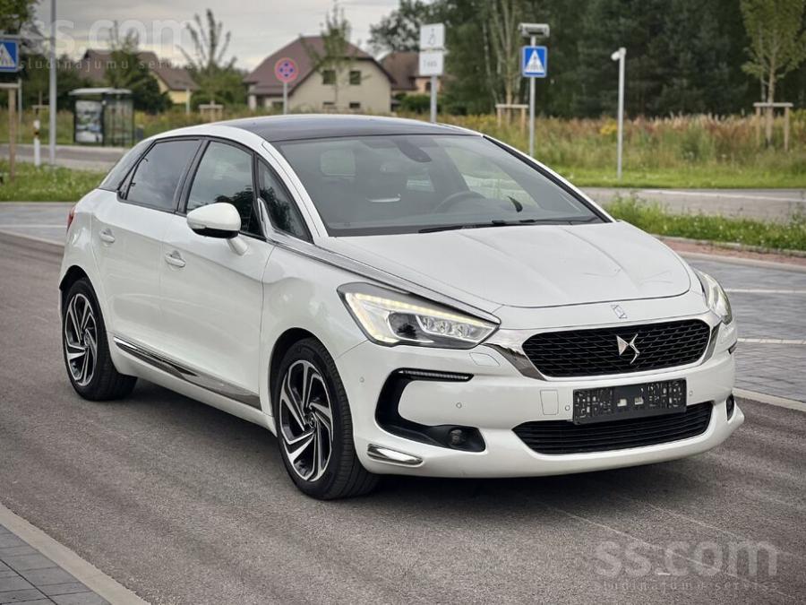 White Citroen DS 2017 in Jelgava, with an engine capacity of 2.00 L and mileage of 165 thousand km for 9300 €, photo 8 on AUTOMOTO.COM.LV