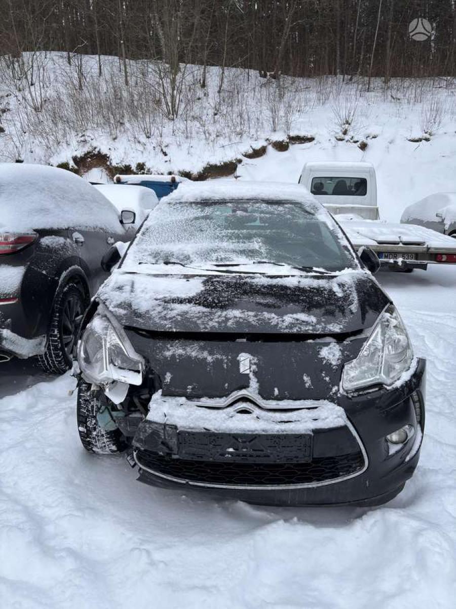 Black Citroen DS3 2010 in Kaunas, with an engine capacity of 1.60 L and mileage of 180 thousand km for 1300 €, photo 2 on AUTOMOTO.COM.LV