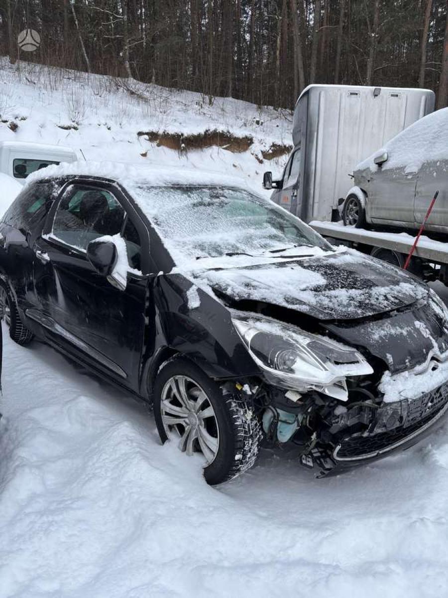 Black Citroen DS3 2010 in Kaunas, with an engine capacity of 1.60 L and mileage of 180 thousand km for 1300 €, photo 3 on AUTOMOTO.COM.LV