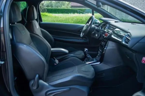 Melns Citroen DS3 2010 Grobiņa, ar dzinēja tilpumu 1.60 L un nobraukumu 242 tūkst. km par 4800 €, foto 7 vietnē AUTOMOTO.COM.LV