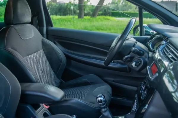 Melns Citroen DS3 2010 Grobiņa, ar dzinēja tilpumu 1.60 L un nobraukumu 242 tūkst. km par 4800 €, foto 10 vietnē AUTOMOTO.COM.LV