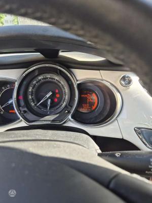 Melns Citroen DS3 2010 Akmenė, ar dzinēja tilpumu 1.60 L un nobraukumu 245 tūkst. km par 1500 €, foto 4 vietnē AUTOMOTO.COM.LV