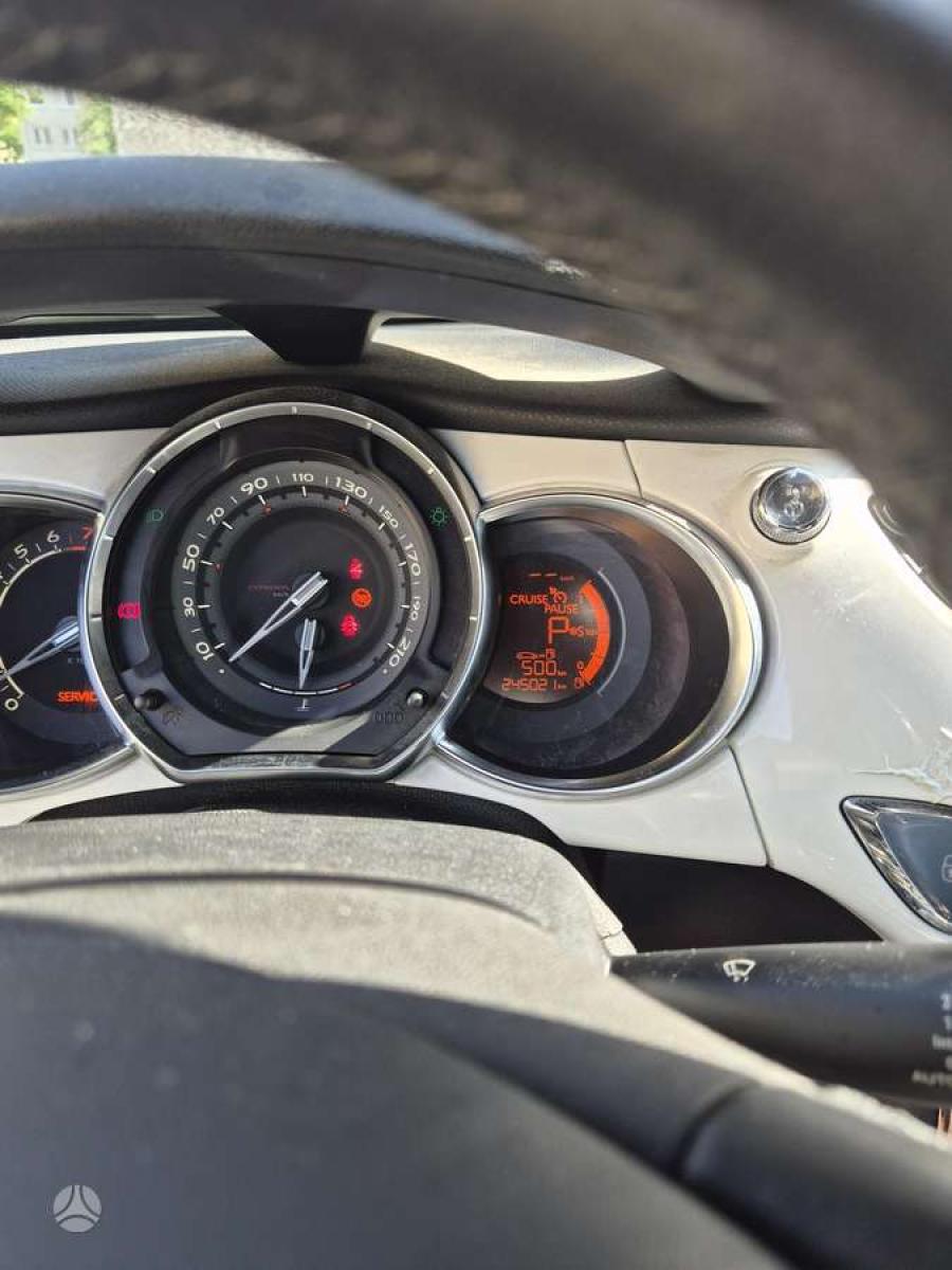 Melns Citroen DS3 2010 Akmenė, ar dzinēja tilpumu 1.60 L un nobraukumu 245 tūkst. km par 1500 €, foto 4 vietnē AUTOMOTO.COM.LV