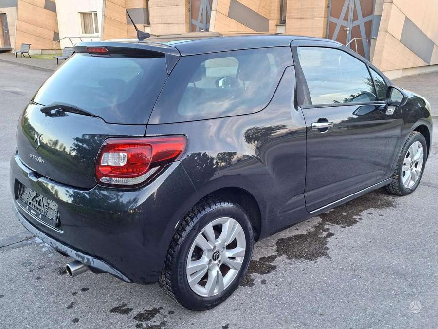 Black Citroen DS3 2010 in Ukmerge, with an engine capacity of 1.60 L and mileage of 214 thousand km for 3950 €, photo 5 on AUTOMOTO.COM.LV