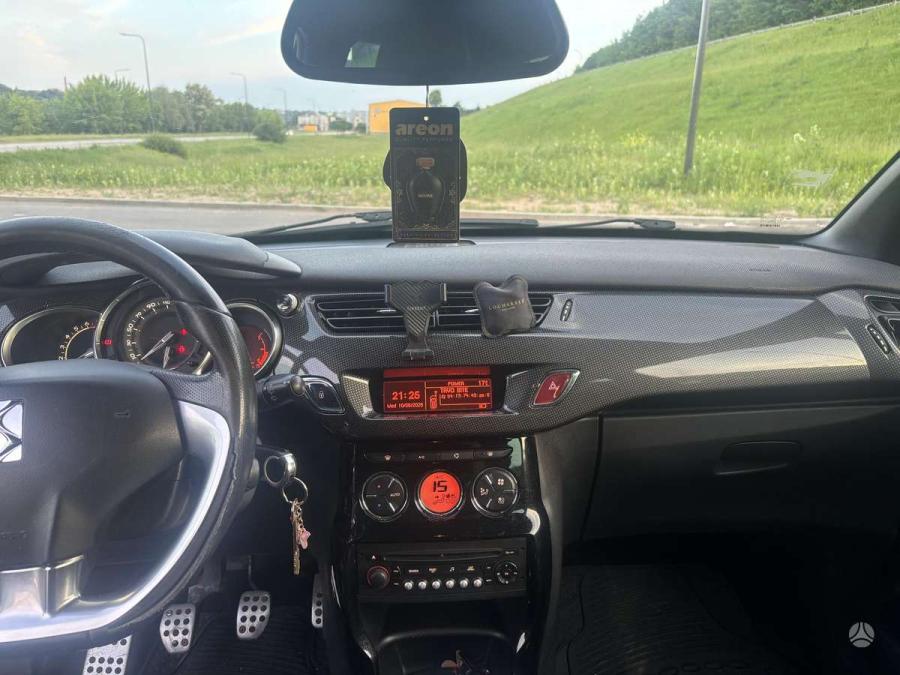 Melns Citroen DS3 2010 Kauņa, ar dzinēja tilpumu 1.60 L un nobraukumu 302 tūkst. km par 2600 €, foto 11 vietnē AUTOMOTO.COM.LV