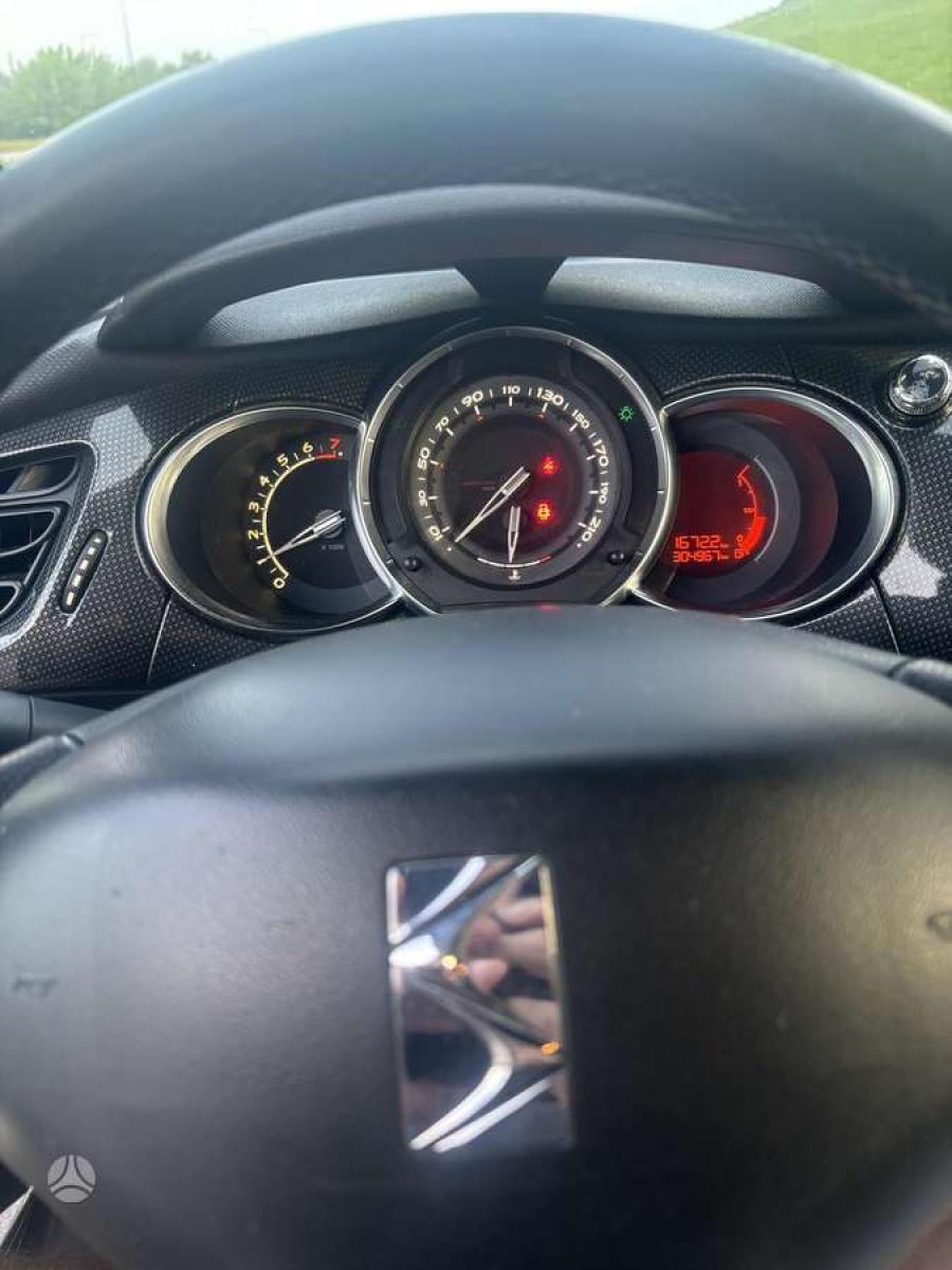 Melns Citroen DS3 2010 Kauņa, ar dzinēja tilpumu 1.60 L un nobraukumu 302 tūkst. km par 2600 €, foto 12 vietnē AUTOMOTO.COM.LV