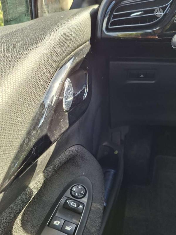 Melns Citroen DS3 2010 Ukmergė, ar dzinēja tilpumu 1.60 L un nobraukumu 214 tūkst. km par 3850 €, foto 9 vietnē AUTOMOTO.COM.LV