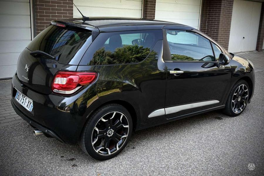 Black Citroen DS3 2011 in Vilnius, with an engine capacity of 1.60 L and mileage of 303 thousand km for 2650 €, photo 4 on AUTOMOTO.COM.LV