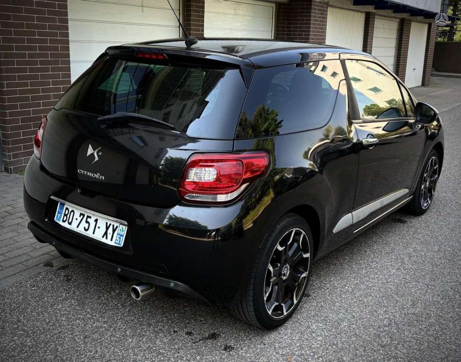 Black Citroen DS3 2011 in Vilnius, with an engine capacity of 1.60 L and mileage of 303 thousand km for 2650 €, photo 5 on AUTOMOTO.COM.LV
