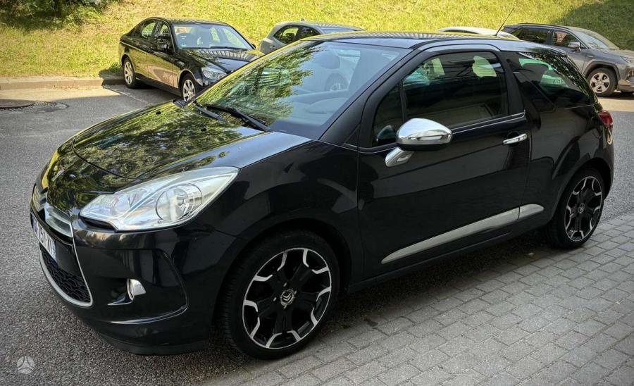 Black Citroen DS3 2011 in Vilnius, with an engine capacity of 1.60 L and mileage of 303 thousand km for 2650 €, photo 8 on AUTOMOTO.COM.LV