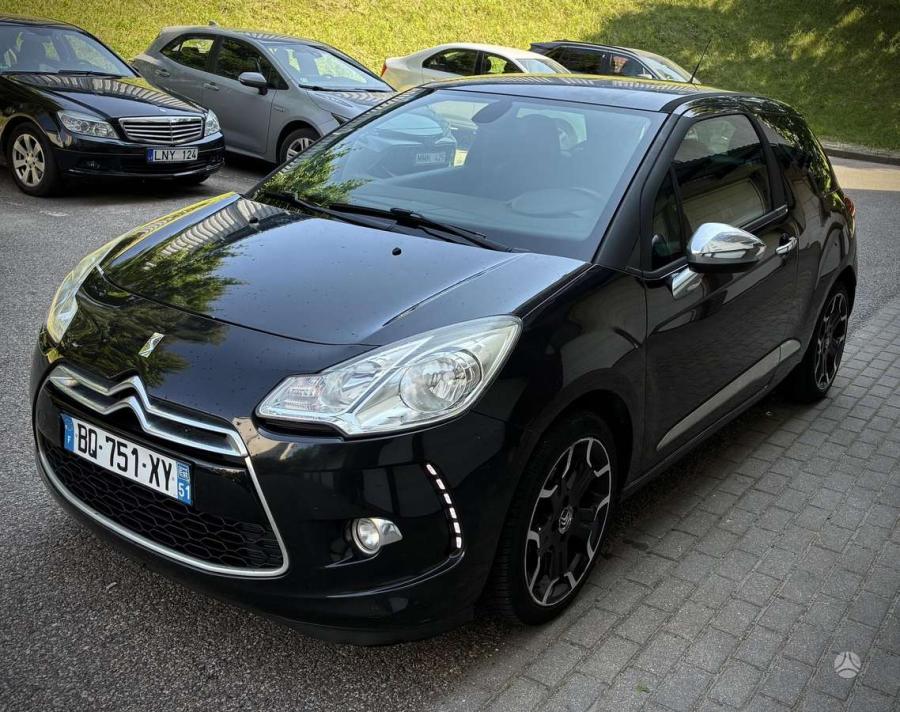 Black Citroen DS3 2011 in Vilnius, with an engine capacity of 1.60 L and mileage of 303 thousand km for 2650 €, photo 9 on AUTOMOTO.COM.LV