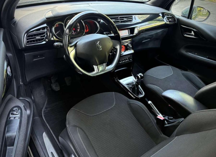 Black Citroen DS3 2011 in Vilnius, with an engine capacity of 1.60 L and mileage of 303 thousand km for 2650 €, photo 10 on AUTOMOTO.COM.LV
