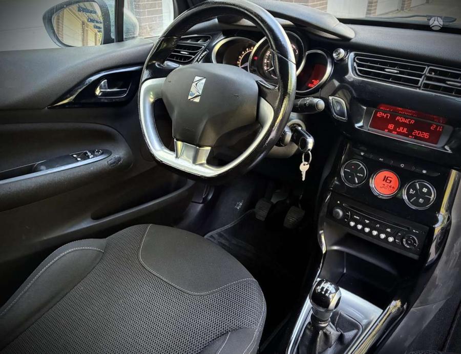 Black Citroen DS3 2011 in Vilnius, with an engine capacity of 1.60 L and mileage of 303 thousand km for 2650 €, photo 11 on AUTOMOTO.COM.LV