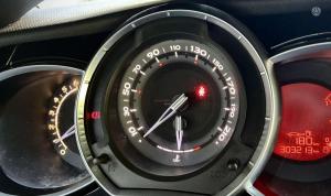 Black Citroen DS3 2011 in Vilnius, with an engine capacity of 1.60 L and mileage of 303 thousand km for 2650 €, photo 12 on AUTOMOTO.COM.LV