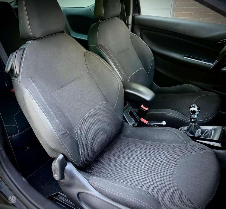 Black Citroen DS3 2011 in Vilnius, with an engine capacity of 1.60 L and mileage of 303 thousand km for 2650 €, photo 13 on AUTOMOTO.COM.LV