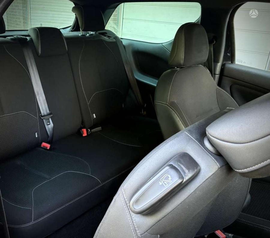 Black Citroen DS3 2011 in Vilnius, with an engine capacity of 1.60 L and mileage of 303 thousand km for 2650 €, photo 14 on AUTOMOTO.COM.LV