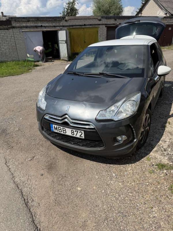 Pelēks Citroen DS3 2013 Vievis, ar dzinēja tilpumu 1.40 L un nobraukumu 350 tūkst. km par 3200 €, foto 3 vietnē AUTOMOTO.COM.LV
