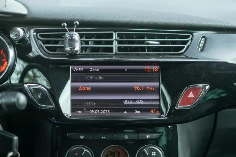 Sarkans Citroen DS3 2010 Liepāja, ar dzinēja tilpumu 1.60 L un nobraukumu 289 tūkst. km par 4500 €, foto 17 vietnē AUTOMOTO.COM.LV