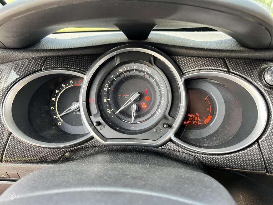 Красный Ситроен ДС3 2012 в Алитус, объемом двигателя 1.60 л и пробегом 227 тыс. км за 3300 €, фото 20 на AUTOMOTO.COM.LV