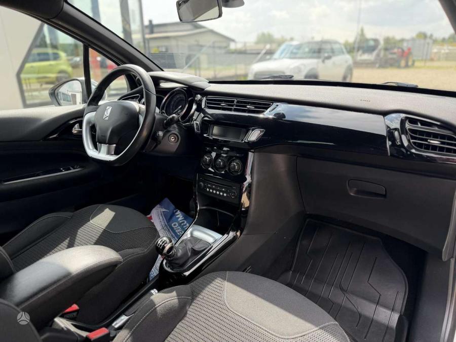 White Citroen DS3 2013 in Siauliai, with an engine capacity of 1.20 L and mileage of 193 thousand km for 2999 €, photo 15 on AUTOMOTO.COM.LV