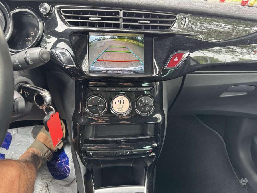 White Citroen DS3 2017 in Taurage, with an engine capacity of 1.20 L and mileage of 112 thousand km for 4900 €, photo 12 on AUTOMOTO.COM.LV