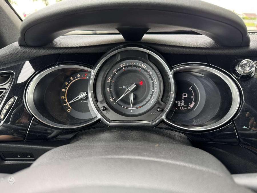White Citroen DS3 2017 in Taurage, with an engine capacity of 1.20 L and mileage of 112 thousand km for 4900 €, photo 15 on AUTOMOTO.COM.LV