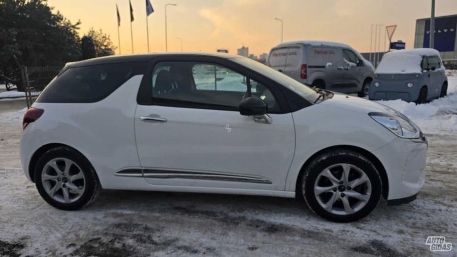 White Citroen DS3 2018 in Kaunas, with an engine capacity of 1.20 L and mileage of 100 thousand km for 7200 €, photo 5 on AUTOMOTO.COM.LV