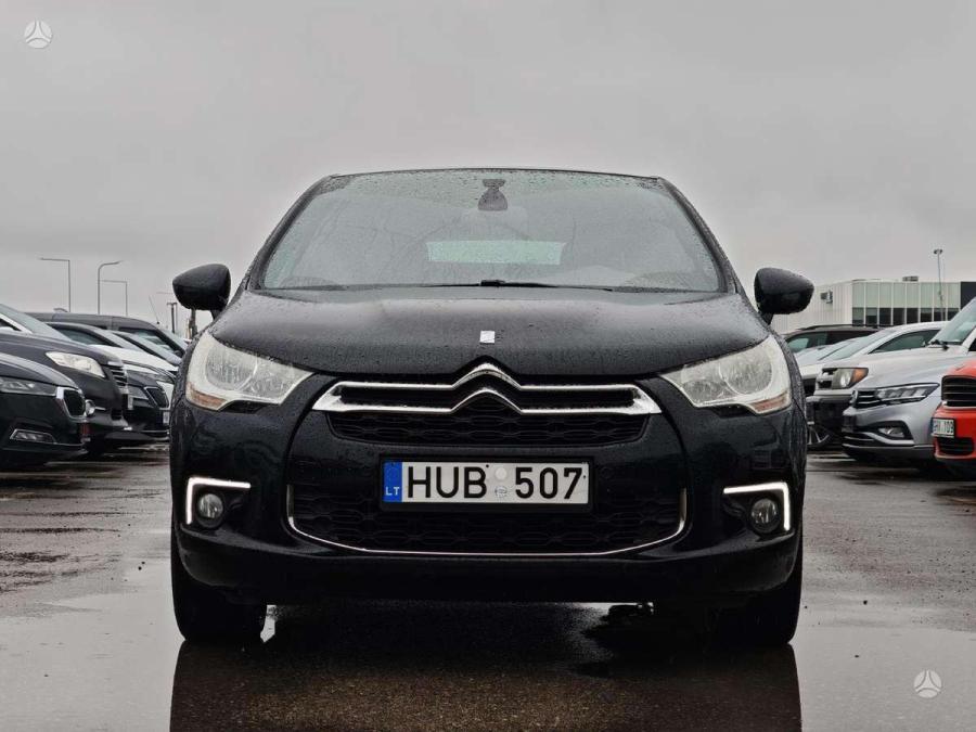 Melns Citroen DS4 2011 Viļņa, ar dzinēja tilpumu 2.00 L un nobraukumu 267 tūkst. km par 4500 €, foto 2 vietnē AUTOMOTO.COM.LV