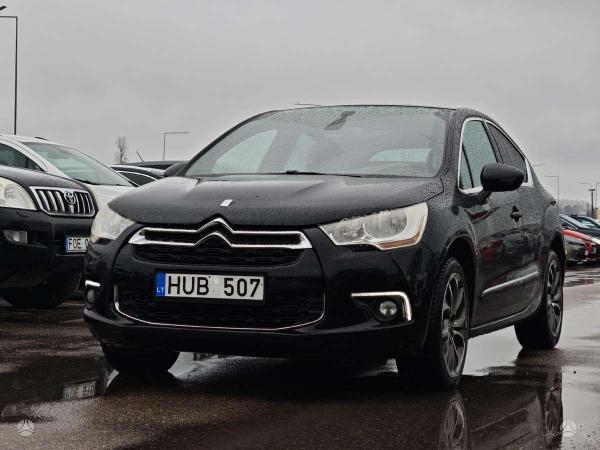 Melns Citroen DS4 2011 Viļņa, ar dzinēja tilpumu 2.00 L un nobraukumu 267 tūkst. km par 4500 €, foto 3 vietnē AUTOMOTO.COM.LV