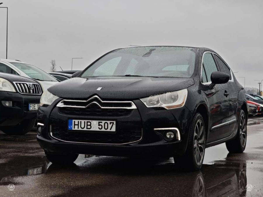 Melns Citroen DS4 2011 Viļņa, ar dzinēja tilpumu 2.00 L un nobraukumu 267 tūkst. km par 4500 €, foto 3 vietnē AUTOMOTO.COM.LV