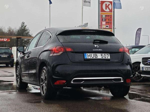 Melns Citroen DS4 2011 Viļņa, ar dzinēja tilpumu 2.00 L un nobraukumu 267 tūkst. km par 4500 €, foto 4 vietnē AUTOMOTO.COM.LV