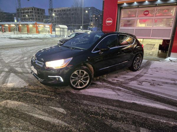 Black Citroen DS4 2011 in Vilnius, with an engine capacity of 2.00 L and mileage of 270 thousand km for 3550 €, photo 2 on AUTOMOTO.COM.LV