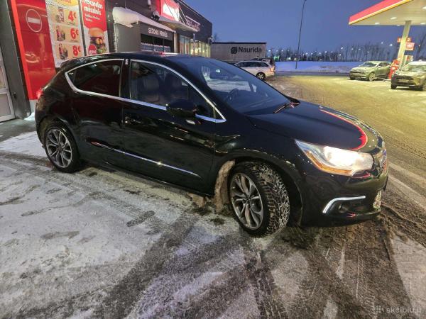Black Citroen DS4 2011 in Vilnius, with an engine capacity of 2.00 L and mileage of 270 thousand km for 3550 €, photo 4 on AUTOMOTO.COM.LV