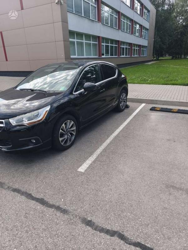 Melns Citroen DS4 2011 Marijampole, ar dzinēja tilpumu 1.56 L un nobraukumu 220 tūkst. km par 4700 €, foto 1 vietnē AUTOMOTO.COM.LV
