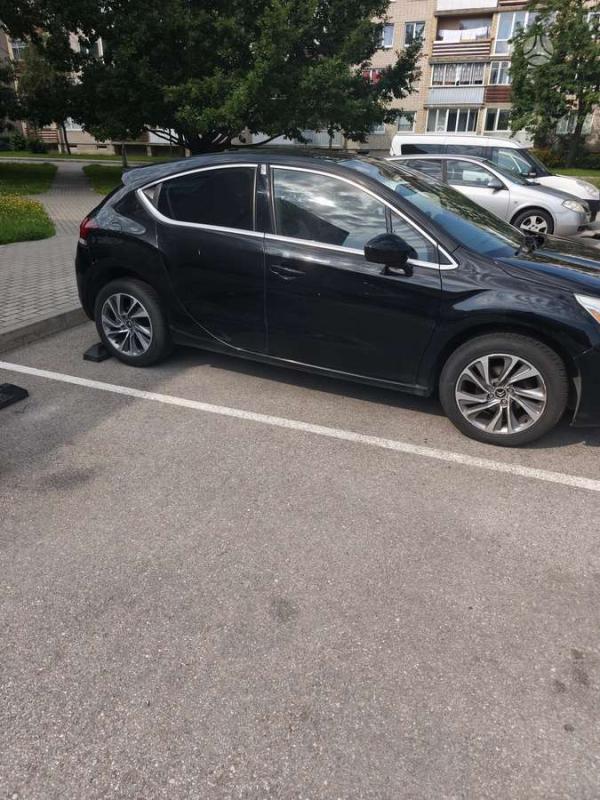 Melns Citroen DS4 2011 Marijampole, ar dzinēja tilpumu 1.56 L un nobraukumu 220 tūkst. km par 4700 €, foto 3 vietnē AUTOMOTO.COM.LV